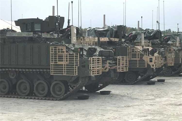 Армия США получила первую партию бронемашин нового поколения AMPV