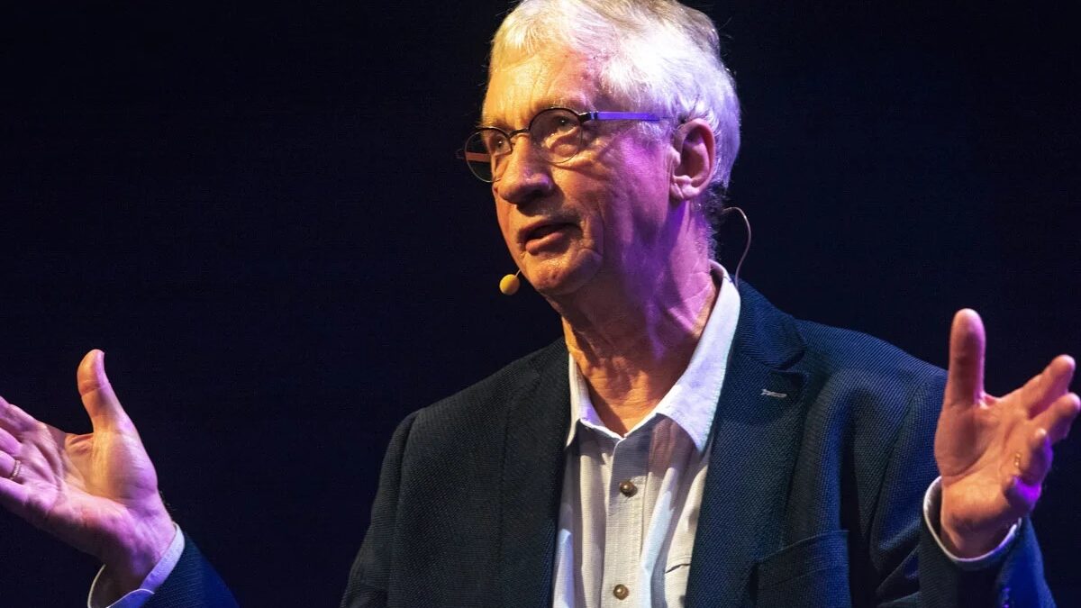 Всемирно известный приматолог Франс де Вааль умер в возрасте 75 лет