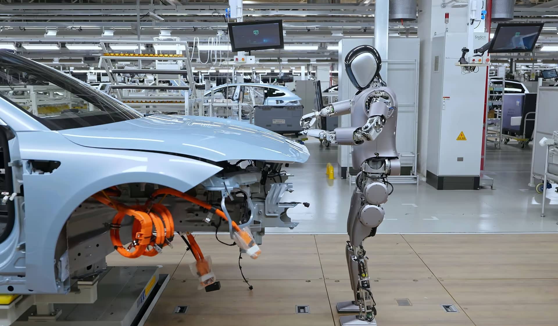 По стопам Tesla Optimus: китайский гуманоид Walker S получил новую ...